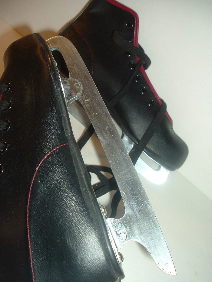 Pair Child's Majestic Ice Skates in Box