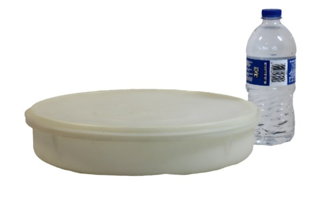 Tupperware White Cupcakes Container,tupperware Round Carry All 242 With ...