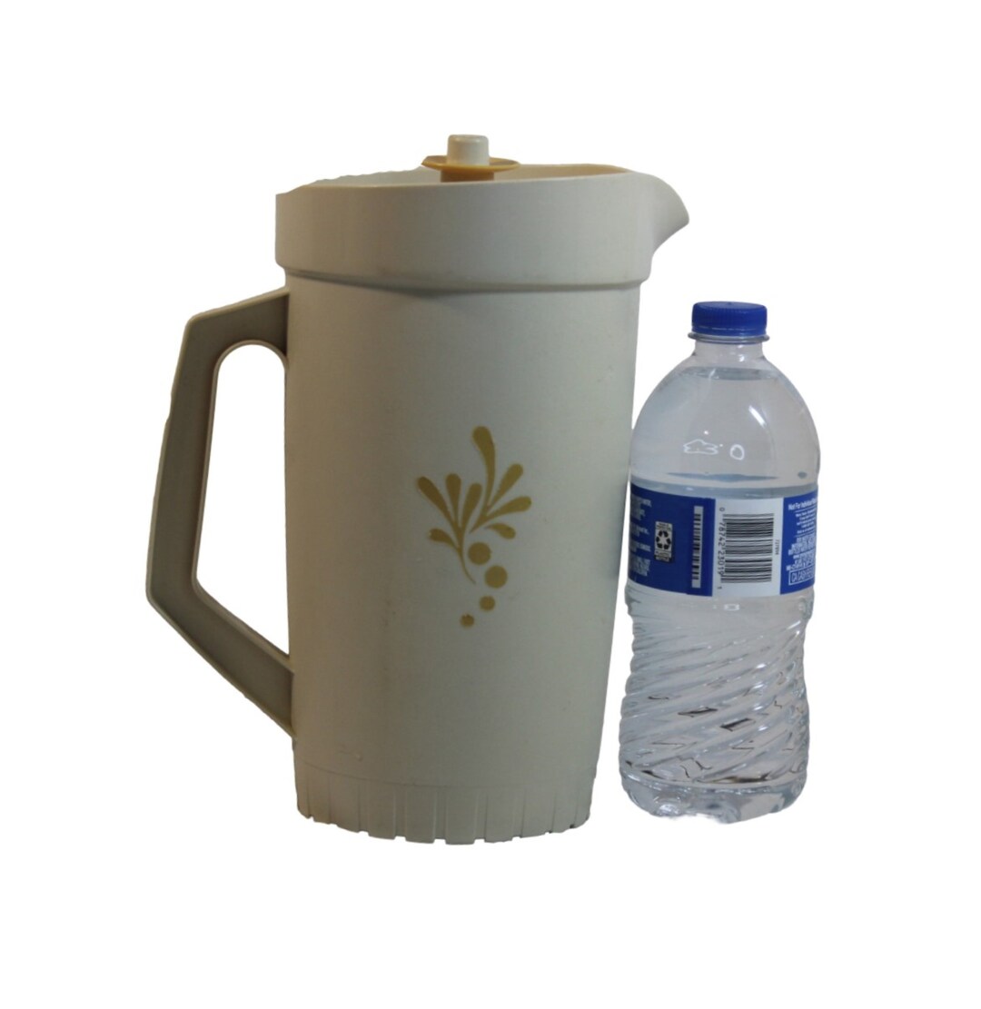 TUPPERWARE Two & Half Quart Pitcher With Push Button Lid,almond and ...