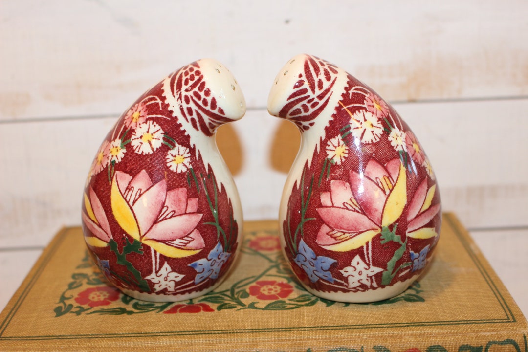 Vernon Kilns Lei Lani Salt and Pepper Shakers San Marino Shape Mid ...