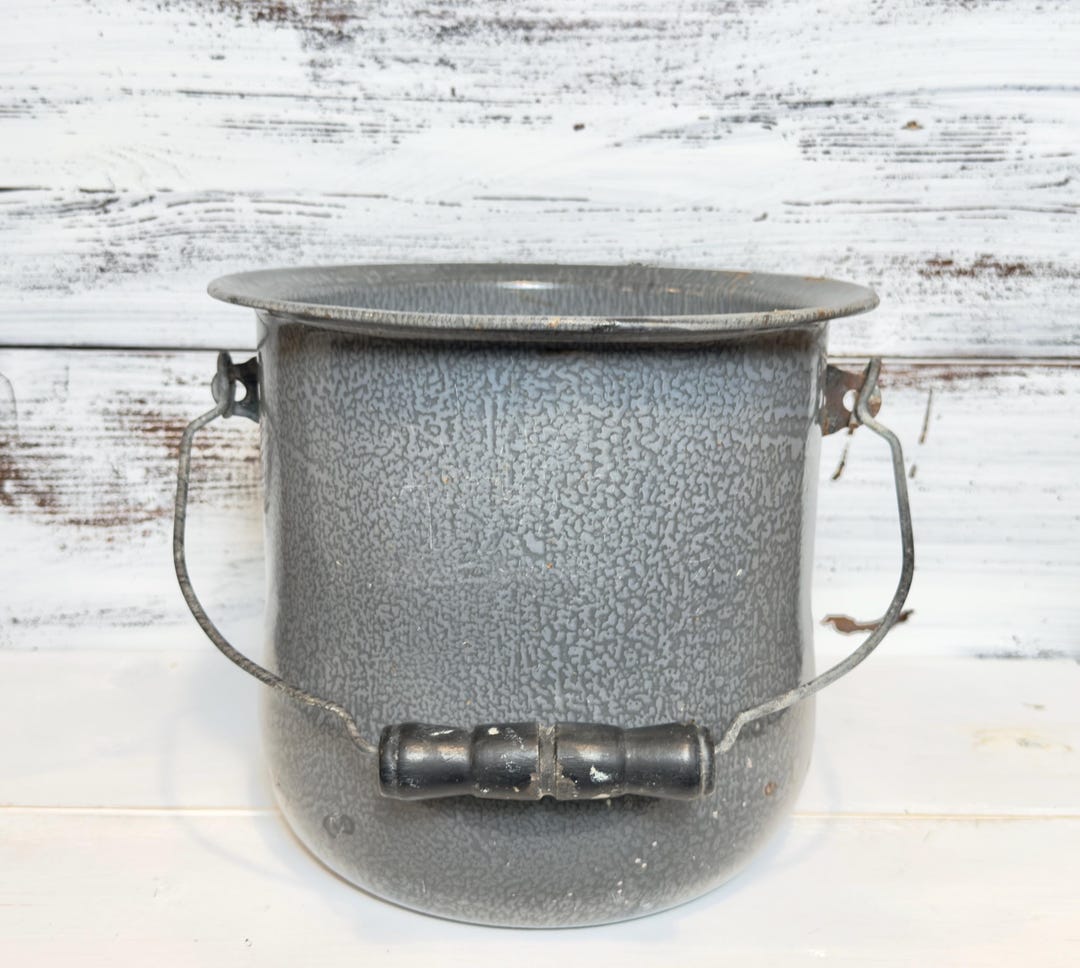 Vintage Graniteware Chamber Pot / Enamelware Diaper Pail / Farmhouse ...