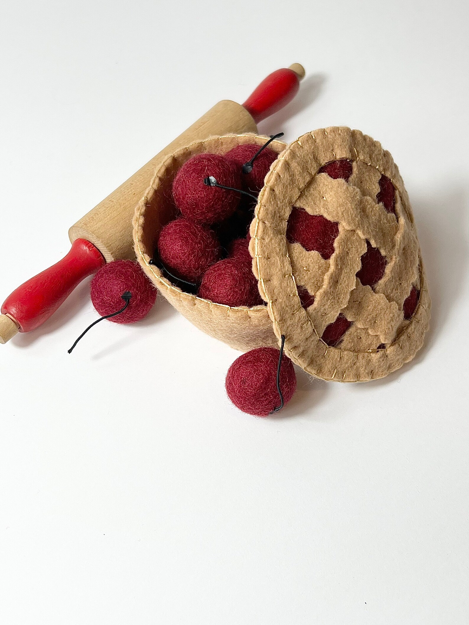 Make Your Own Felt Toy Pie / Blueberry Pie / Strawberry Pie / - Etsy