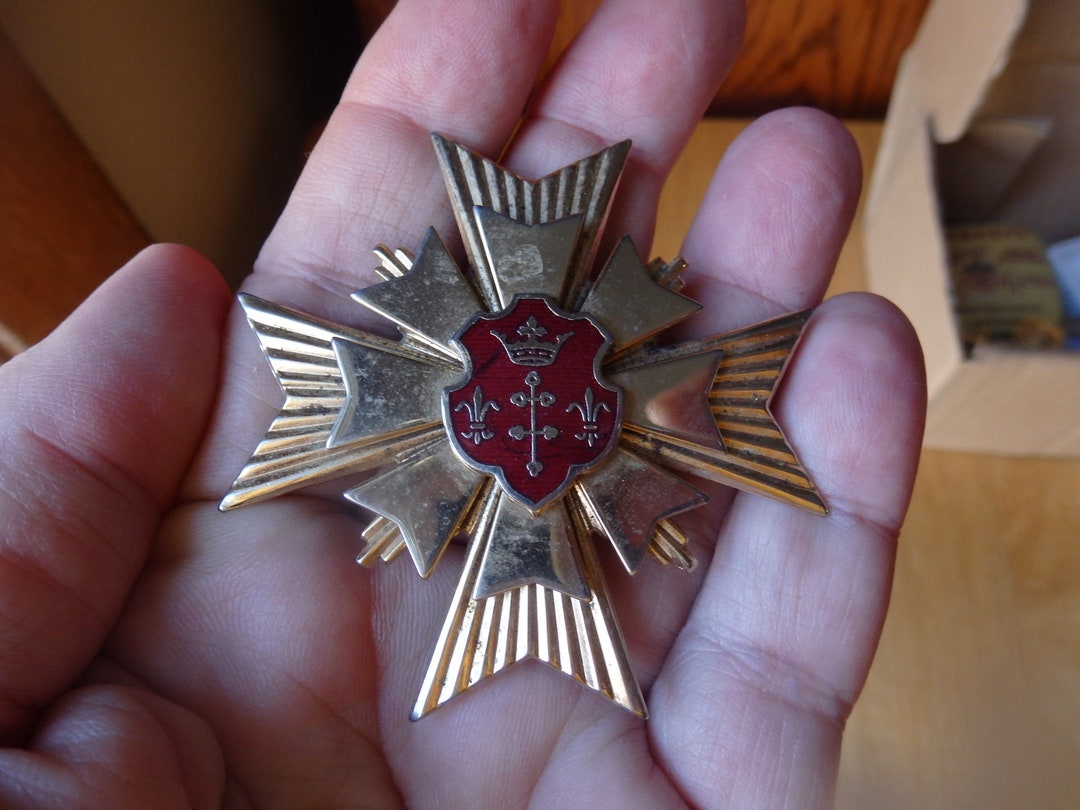 This is a Vintage Maltese Gold Cross Brooch/pin Costume Jewelry - Etsy