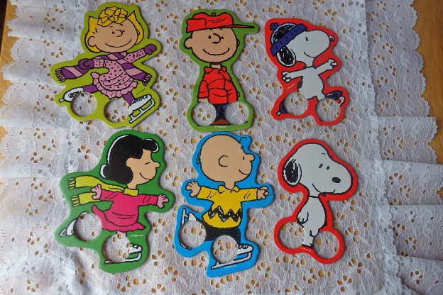 Charlie Brown Peanuts Gang Cardboard Christmas Finger Puppets for ...