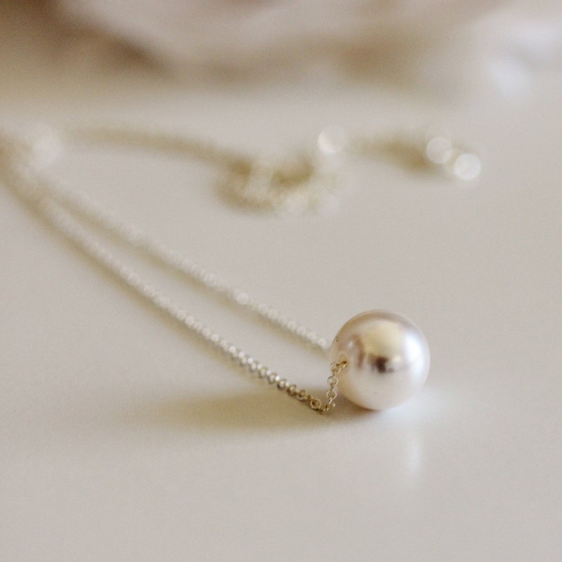 Floating Pearl Necklace - Etsy