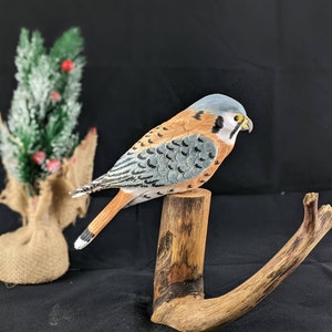 American Kestrel Lodge Decor, Bird Wood Carving, Figurine Bird Decor ...