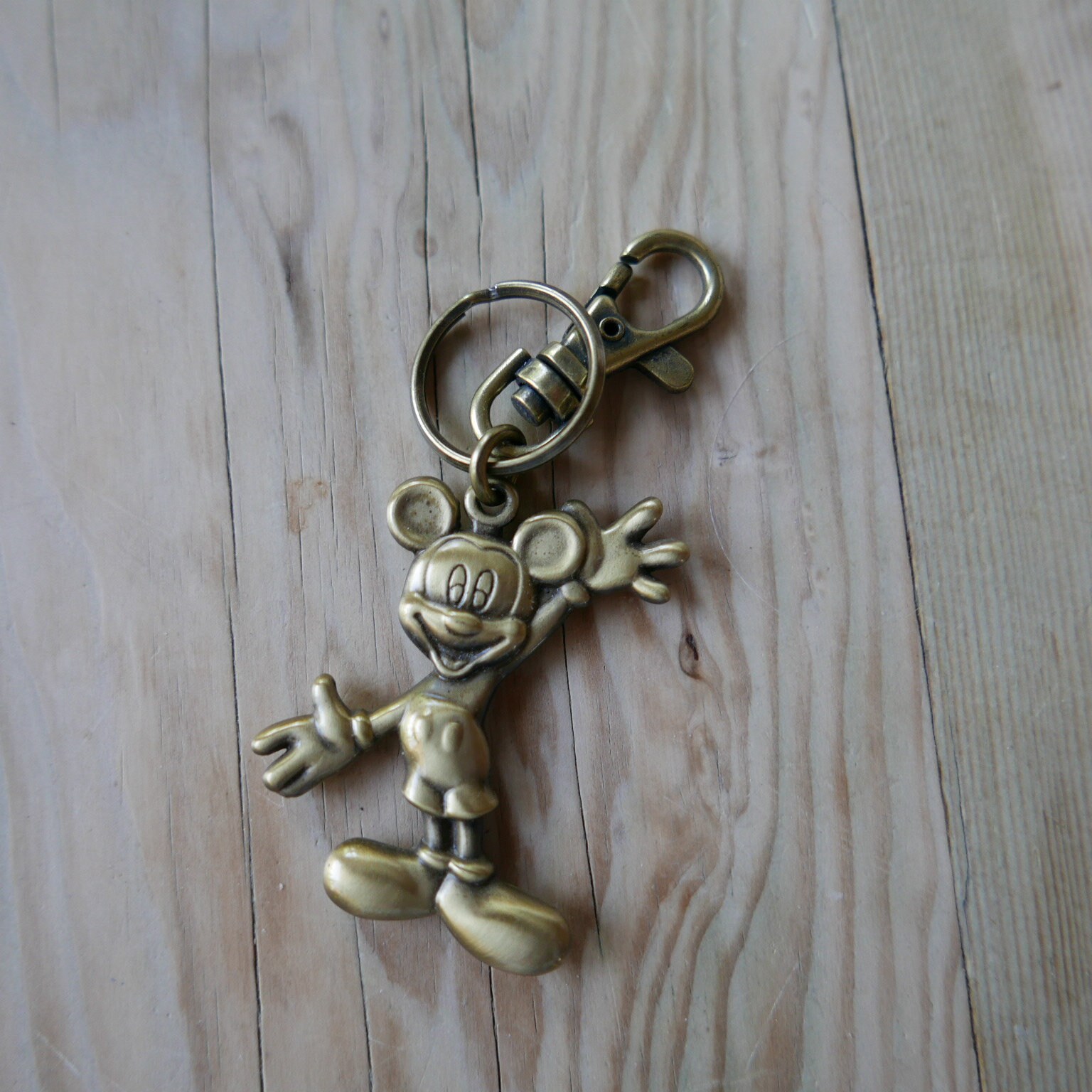 Mickey Mouse Metal Disney Key Chain nouveau Arms Out - Etsy France