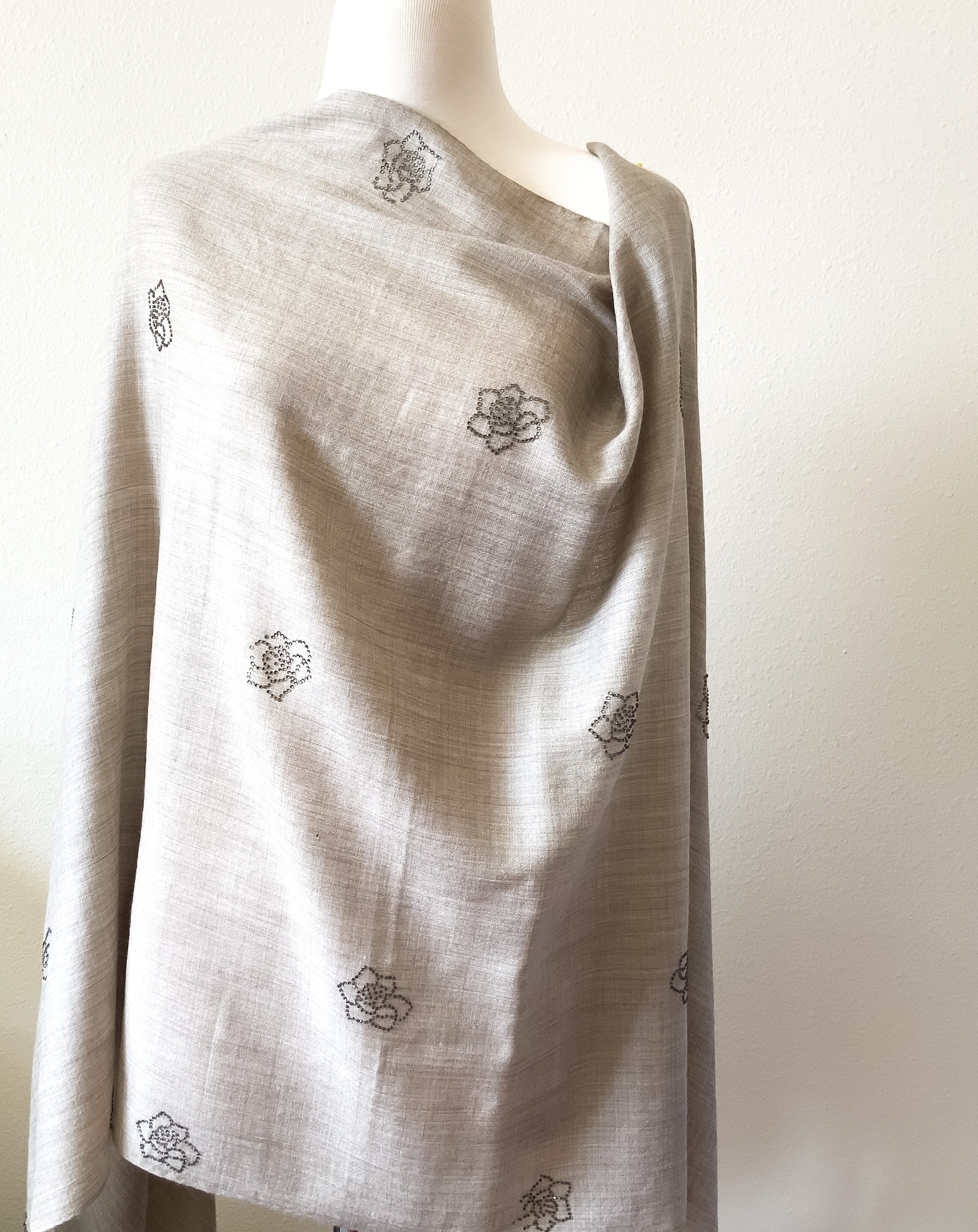 Sparkling Pure Cashmere Beige Color One-of-a-kind Scarf With Floral ...