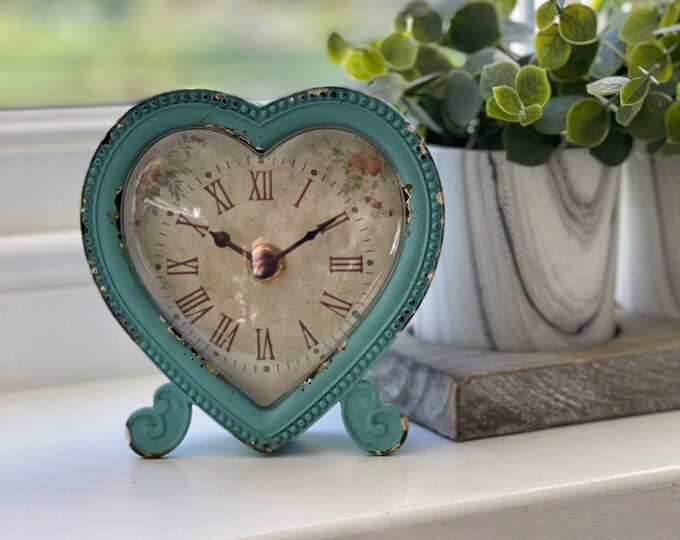 Country-chic Mini Mantle Vintage Clock - Etsy UK