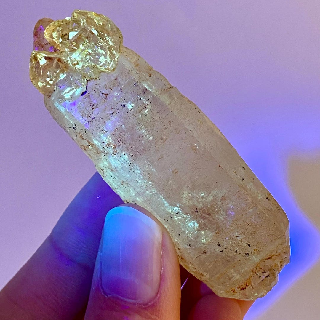 UV Reactive Petroleum Quartz Scepter (madagascar) | Natural Petroleum ...