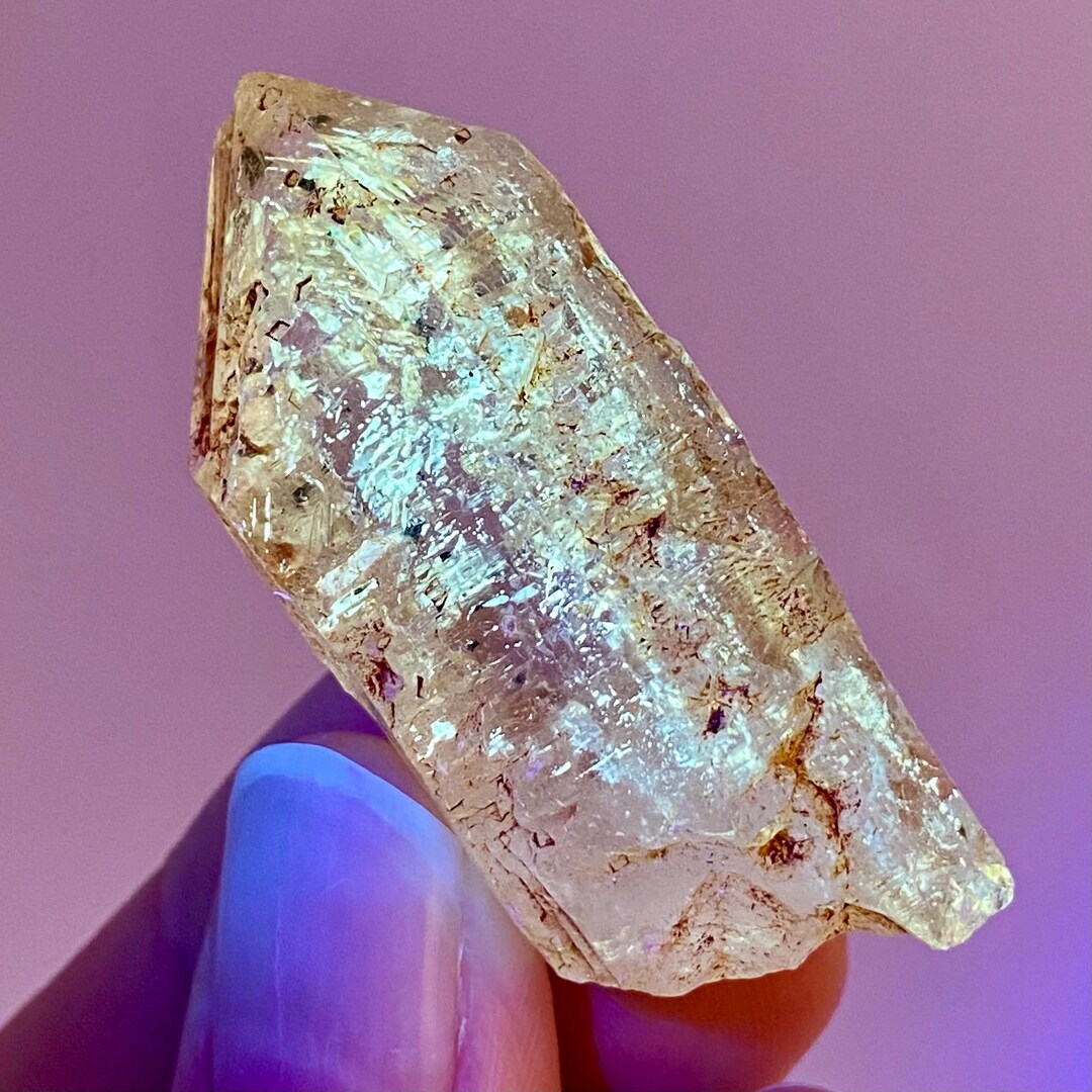UV Reactive Petroleum Quartz Point (madagascar) | Natural Petroleum ...