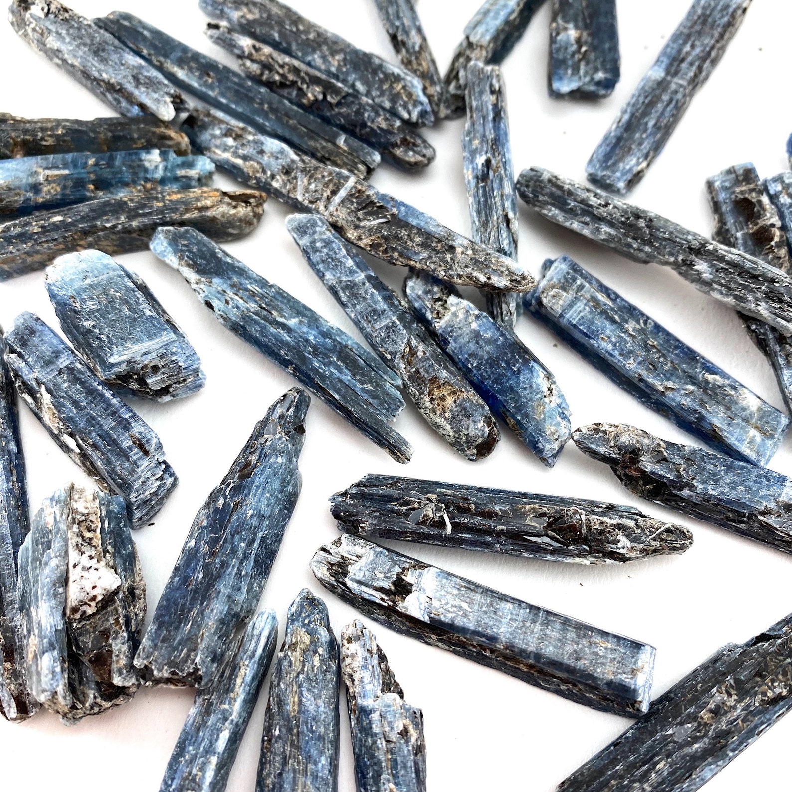 UN spécimen de cyanite bleue brute cyanite bleue naturelle - Etsy France