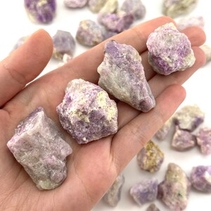 Hackmanite UV Reactive Crystal | Raw Purple Hackmanite, Fluorescent ...