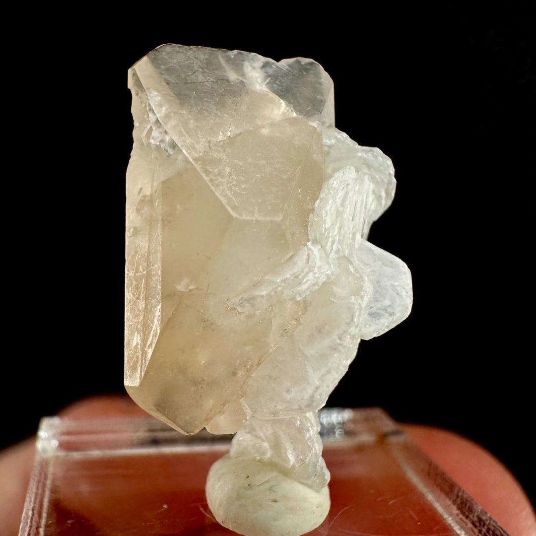Champagne Topaz on Albite Matrix (pakistan) | Topaz Crystal, Rare ...