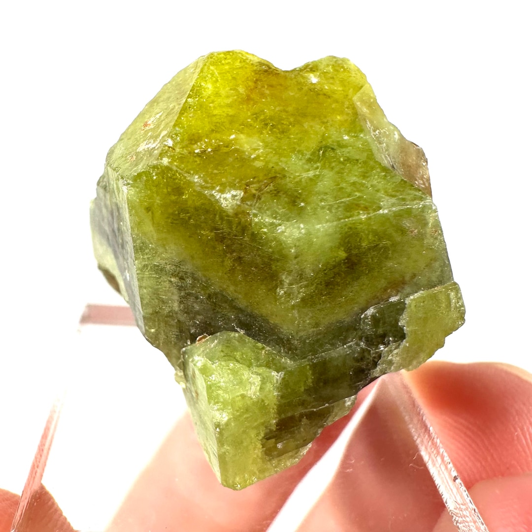 Andradite-grossular Garnet (mali) | Green Garnet, Raw Garnet Crystal ...