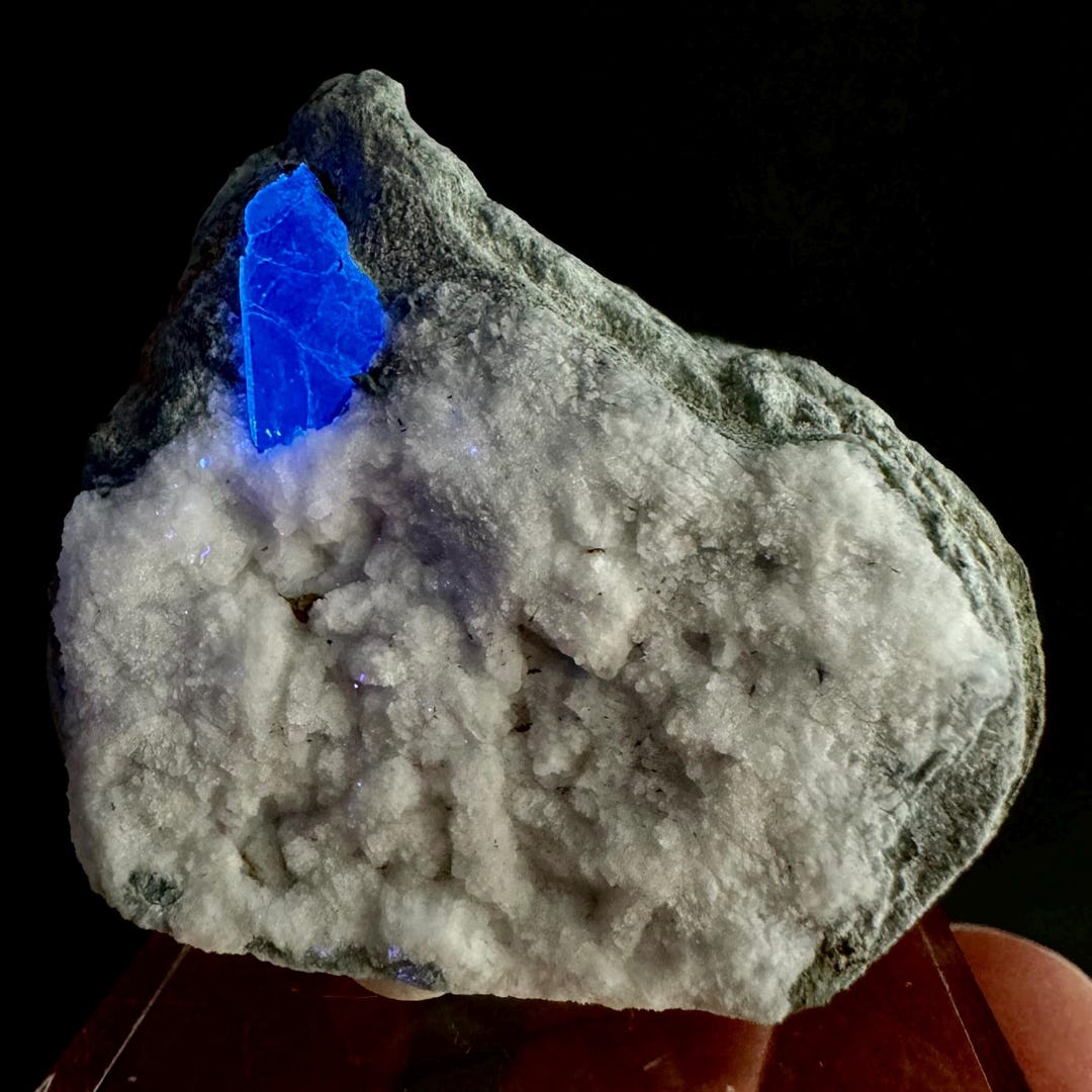 Rare! Benitoite on Natrolite (california, USA) | UV Reactive Crystal ...