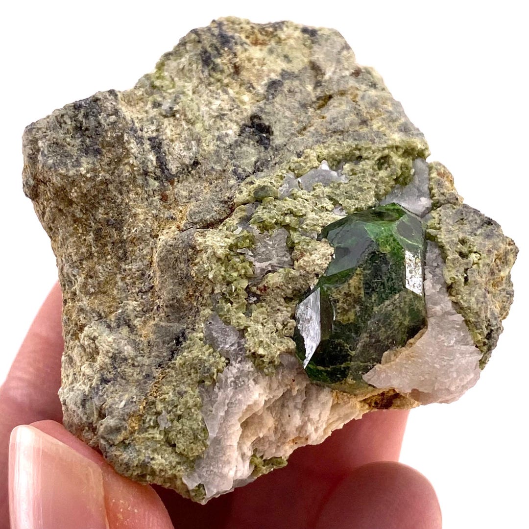 Demantoid Garnet on Matrix (beiqeys Mountain) | Green Garnet, Rare ...