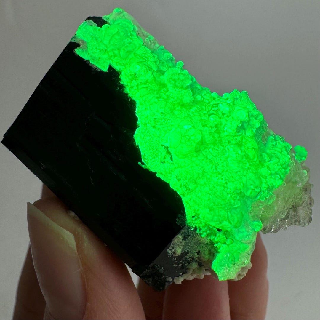 Hyalite Opal on Black Tourmaline namibia, UV Reactive Hyalite Opal ...