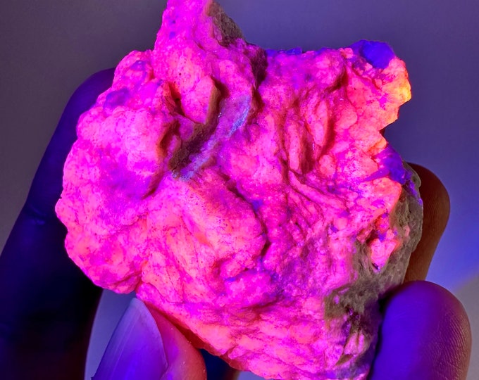 Uv-reactive Hackmanite Raw Specimen | Raw Hackmanite, Purple Hackmanite ...