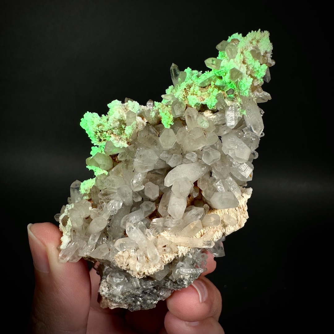 Hyalite Opal & Lattice Quartz on Feldspar (namibia), UV Reactive ...