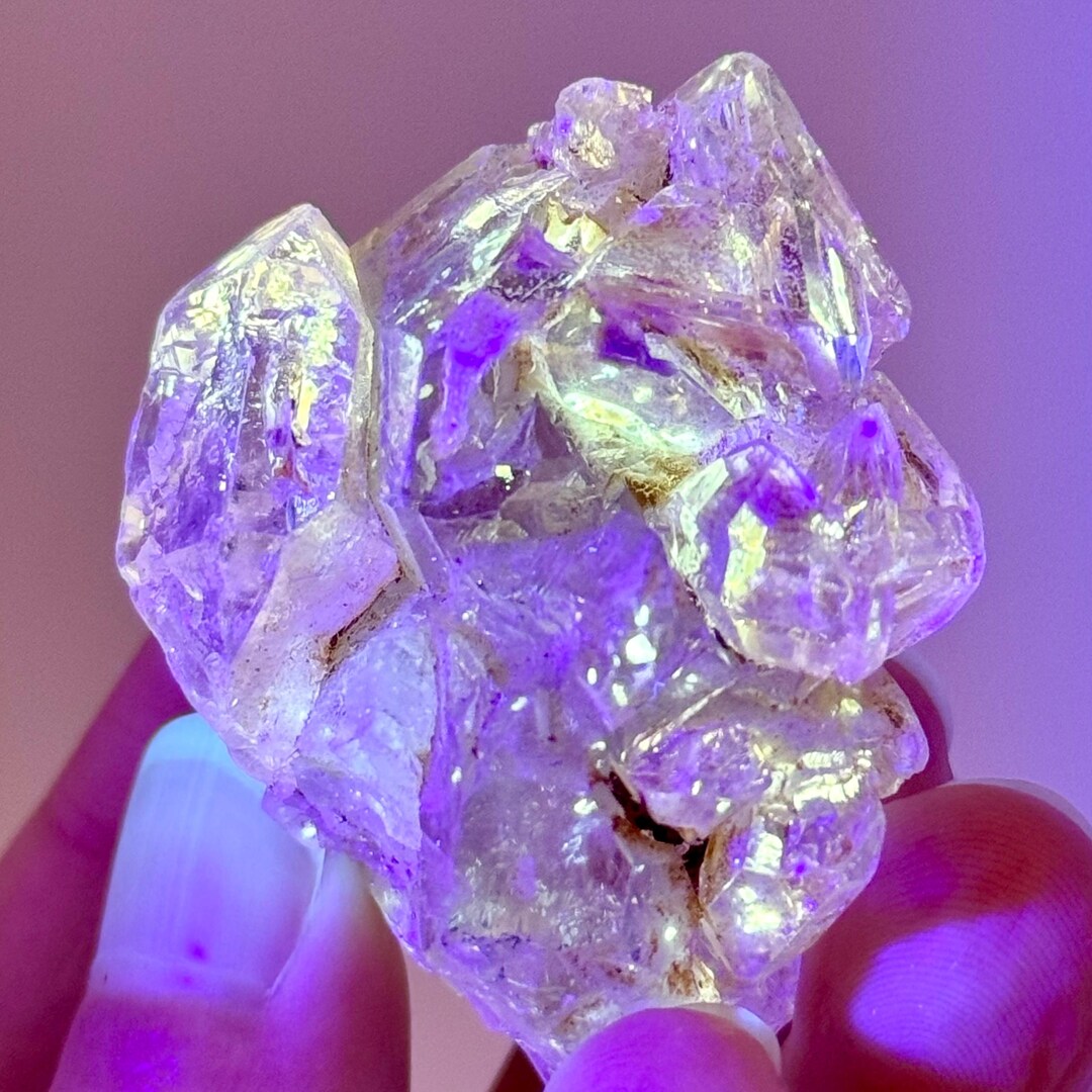 UV Reactive Petroleum Quartz Scepter (madagascar) | Natural Petroleum ...