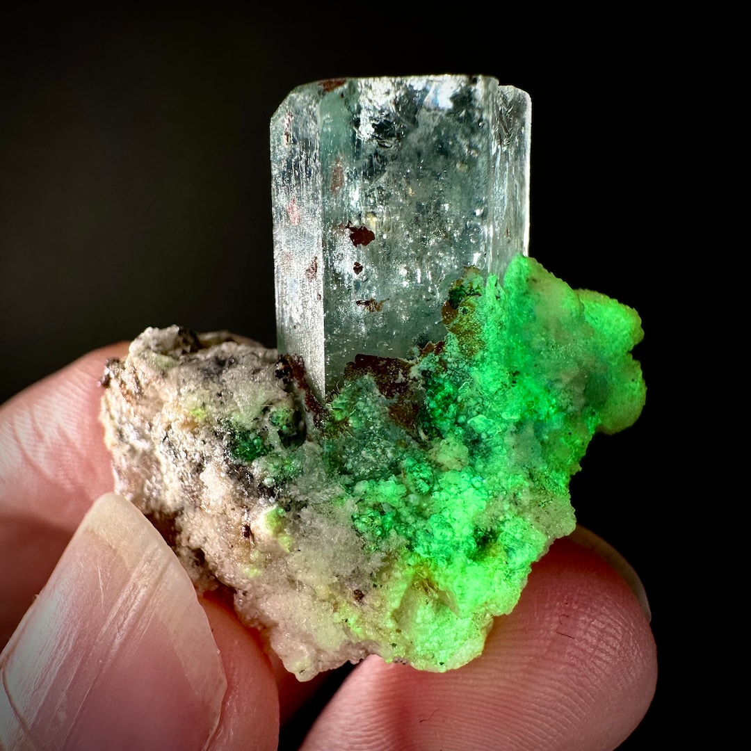 UV Reactive Hyalite Opal on Aquamarine Crystal - Namibia - Etsy