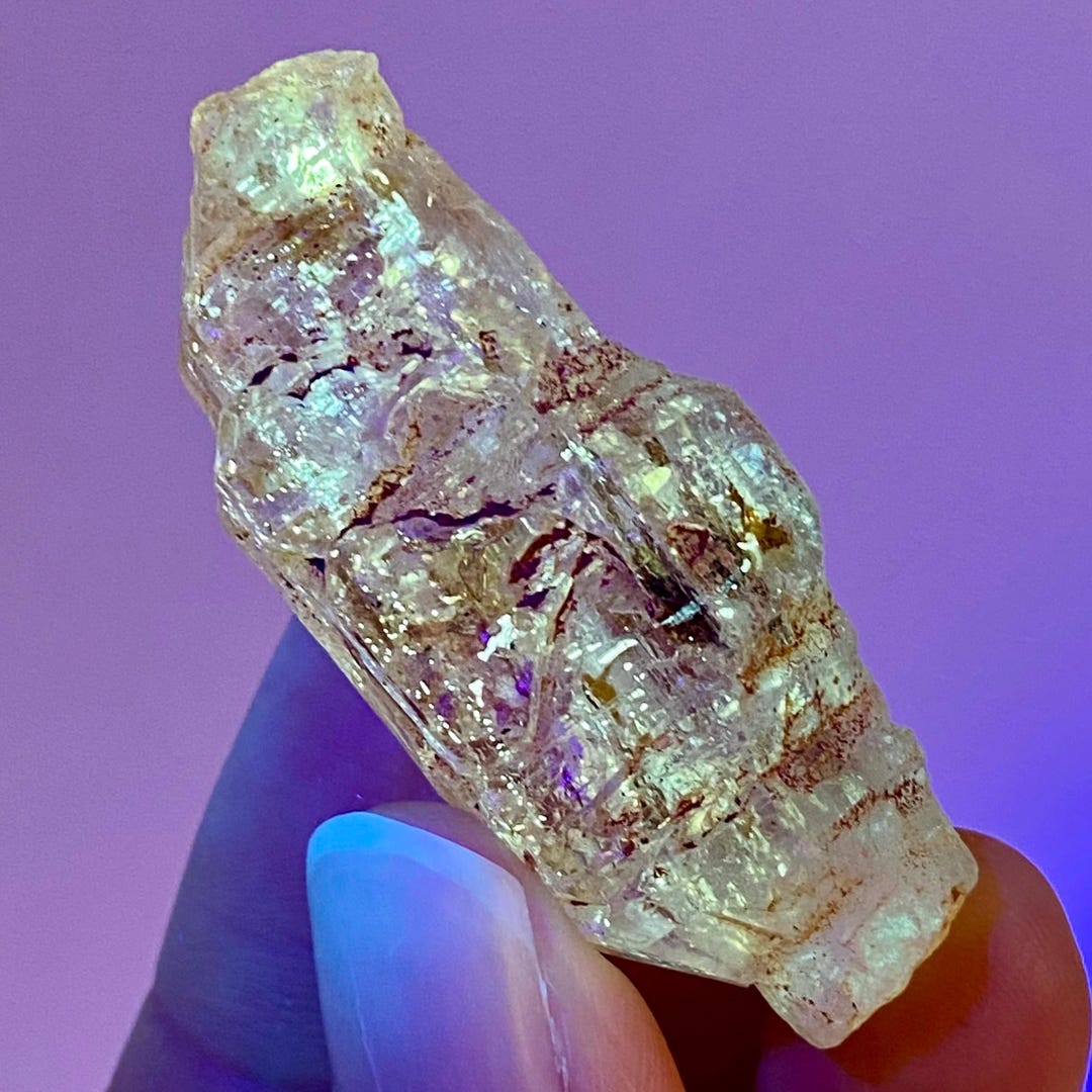 UV Reactive Petroleum Quartz Point (madagascar) | Natural Petroleum ...