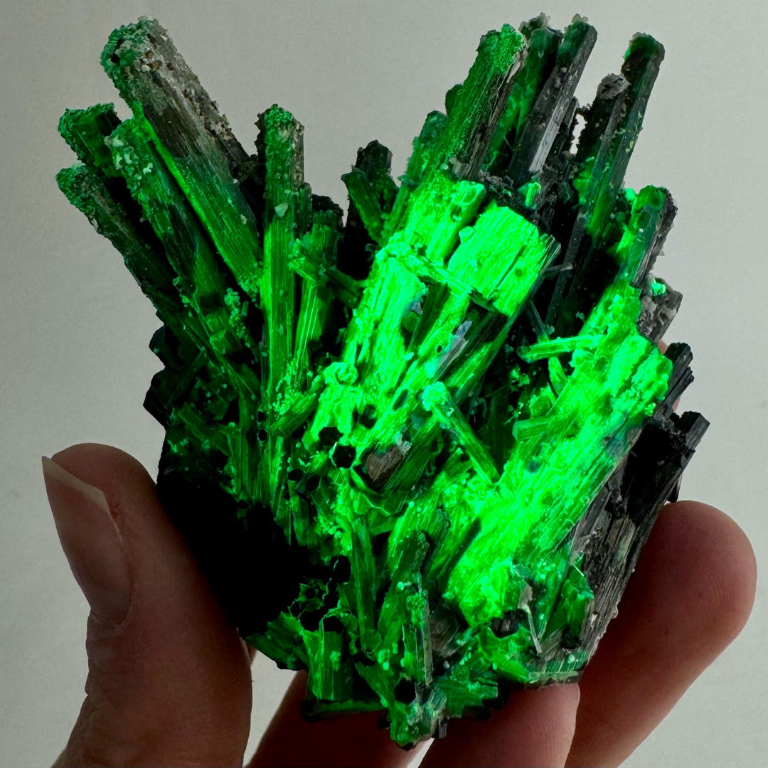 Hyalite Opal on Black Tourmaline (namibia), UV Reactive Hyalite Opal ...