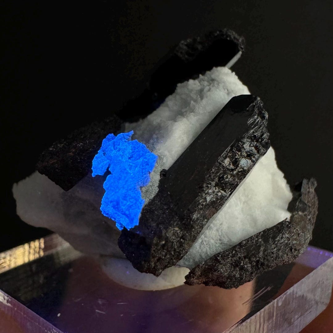 Rare Benitoite & Neptunite on Natrolite california, USA UV Reactive ...
