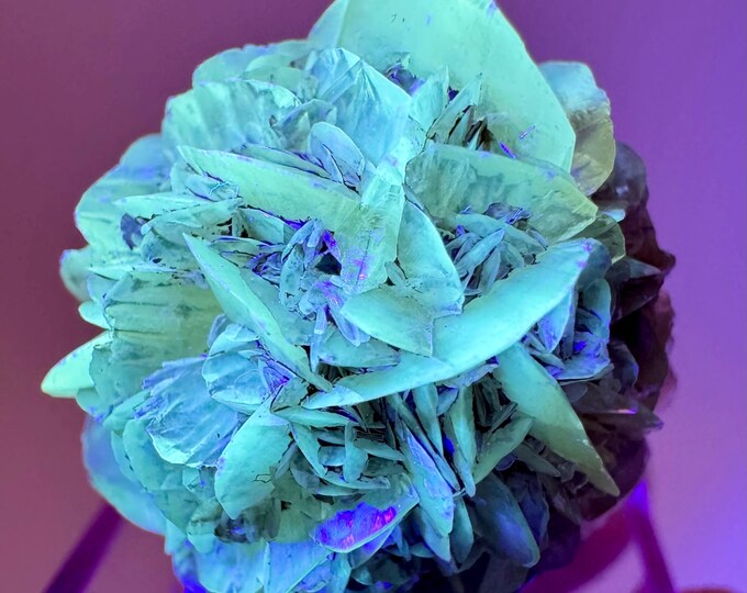 Fluorescent & Phosphorescent Golden Selenite (canada) | Selenite ...