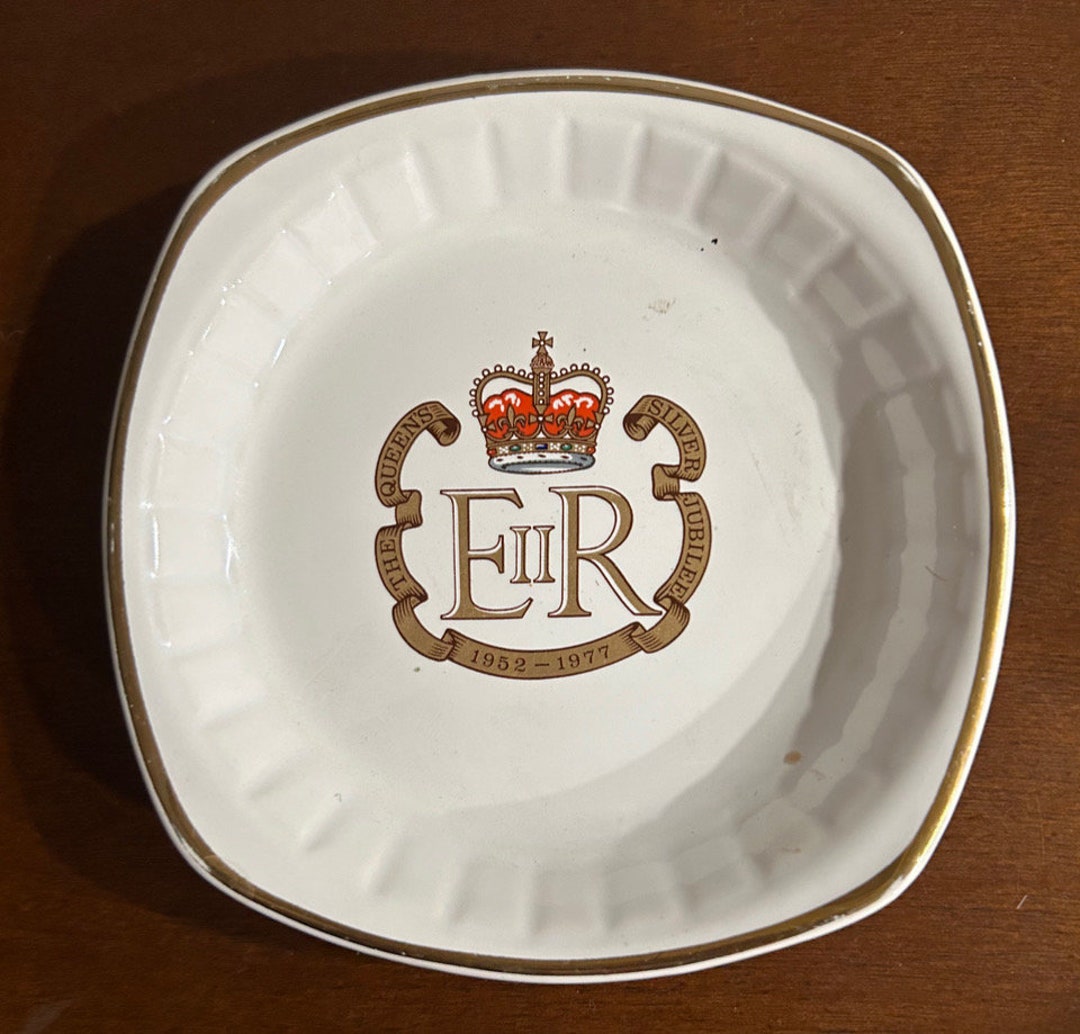 Vintage JAJ Pyrex England Queen Elizabeth Silver Jubilee Trinket Dish ...