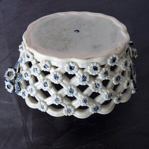 Rare Early Worcester Dr. WALL "first Period" - C.1770 - PINE CONE ...