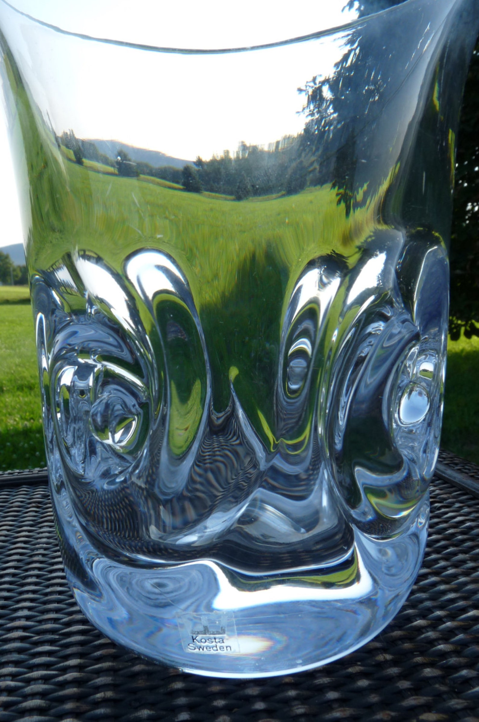 Gorgeous KOSTA Thick Crystal Swirl Ocean Wave Design Pattern VASE ...