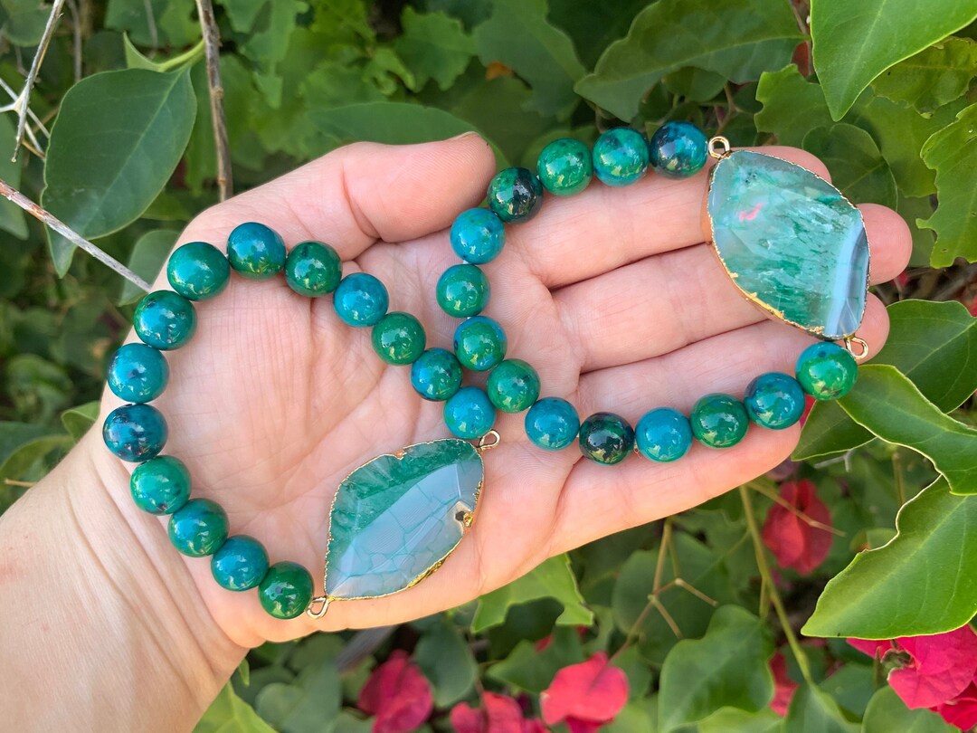 Bracelet perles de chrysocolle vert foncé avec pendentif de connecteur ...