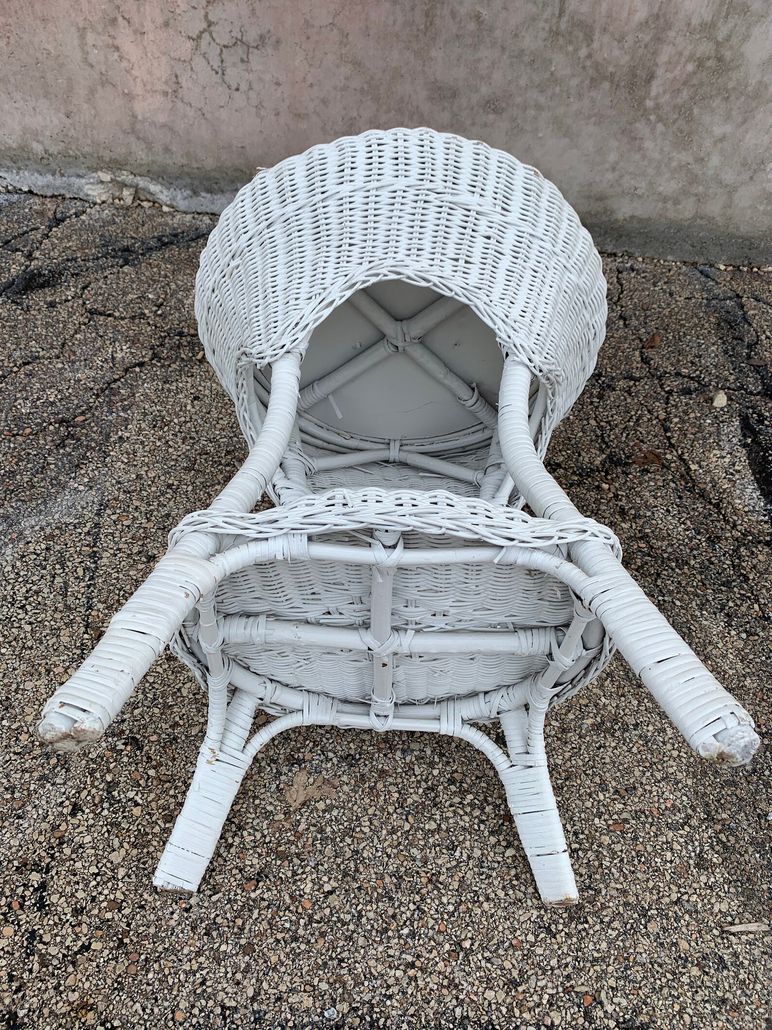 Vintage White Wicker Side Table W/painted Roses Round Wicker - Etsy