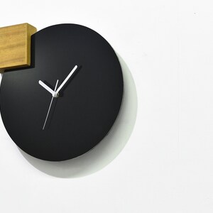 Simple Modern Black Aluminum (ACP) Circle Wall Clock With Solid Wooden ...