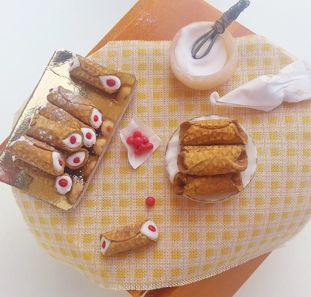 Miniature Italian Food Cannoli Siciliani Scale 1:12 / Miniature Cake ...