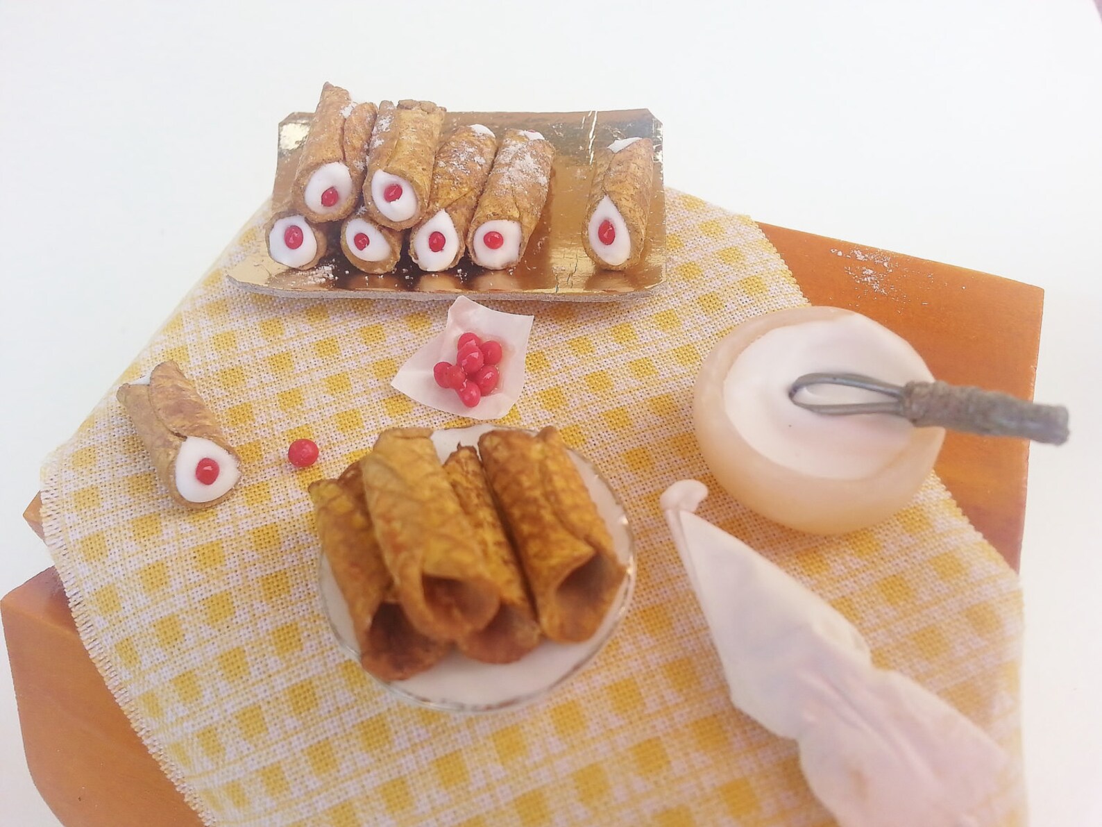 Miniature Italian Food Cannoli Siciliani Scale 1:12 / Miniature Cake ...
