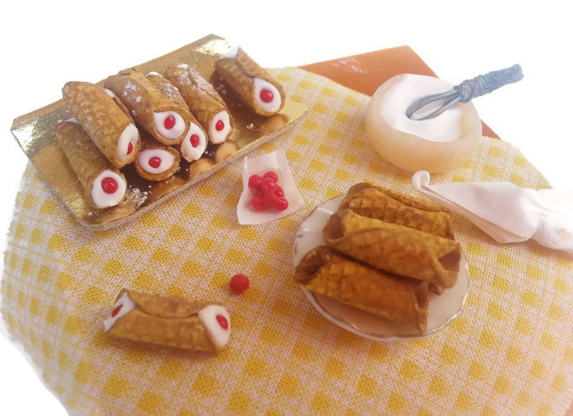 Miniature Italian Food Cannoli Siciliani Scale 1:12 / Miniature Cake ...