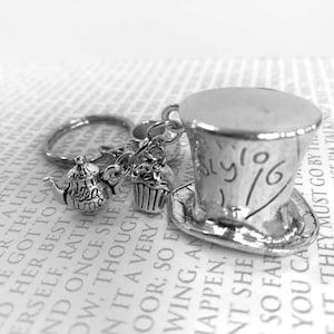 Alice in Wonderland - Mad Hatter's Tea Party Keyring - Antiqued Silver ...