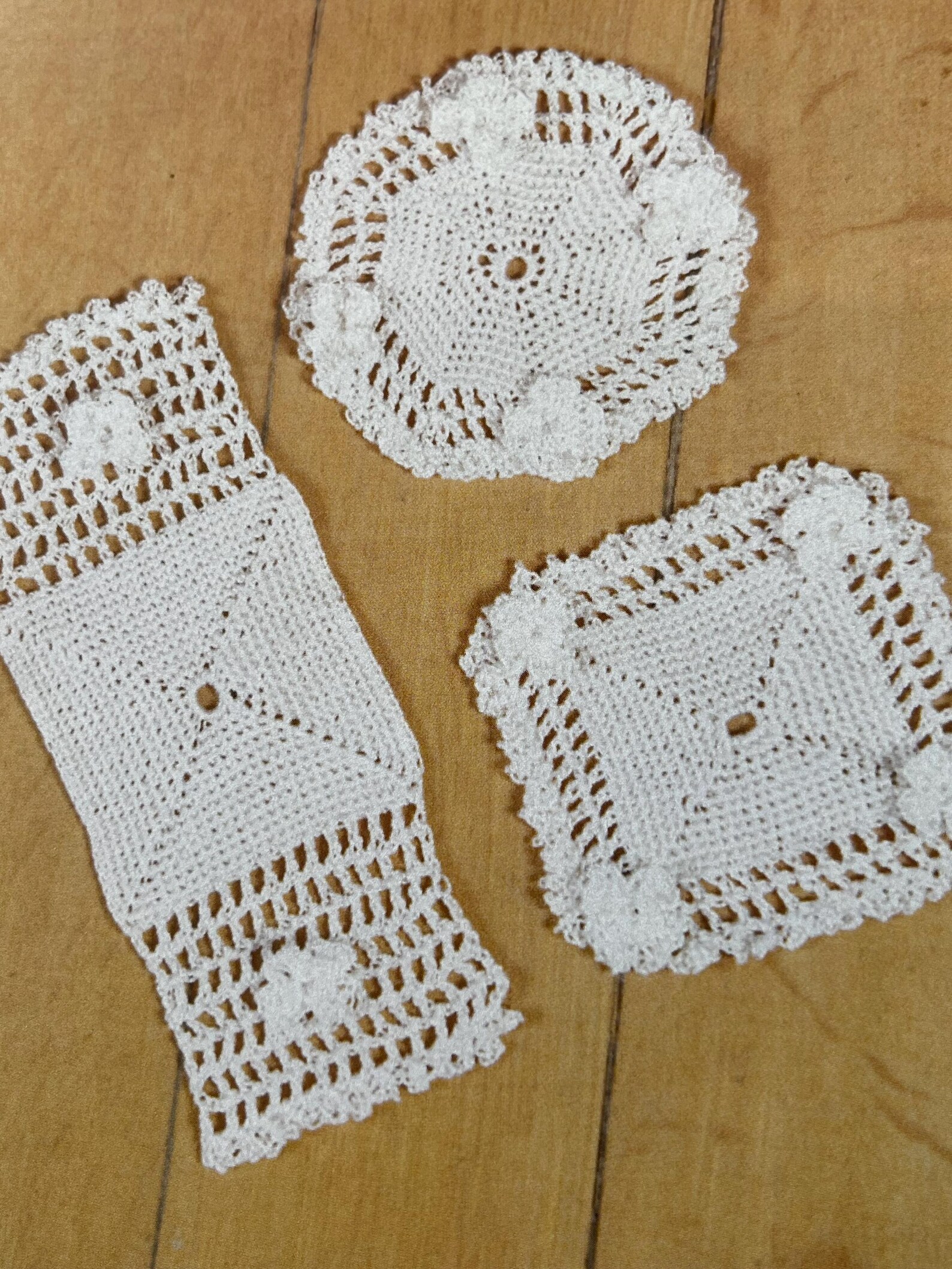 Crochet Lace Pattern Dressing Table Mats and for A Lovely Vintage Style ...