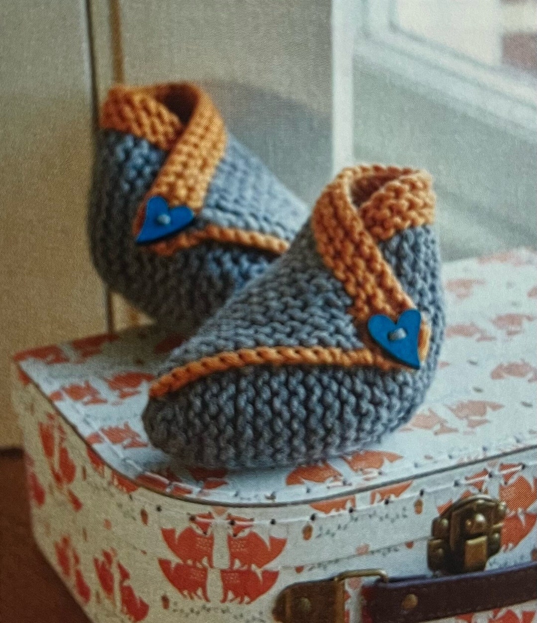 Cute Baby Slippers Knitting Pattern Create Sweet Sidewards Little Shoes ...