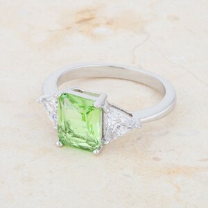 Gretchen 3ct Apple Green Cubic Zirconia Three Stone 4.5ct Silver ...