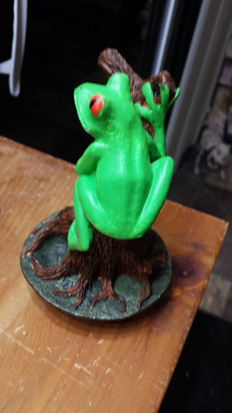 Tree frog figurine garden decoration Tree frog statue | Etsy