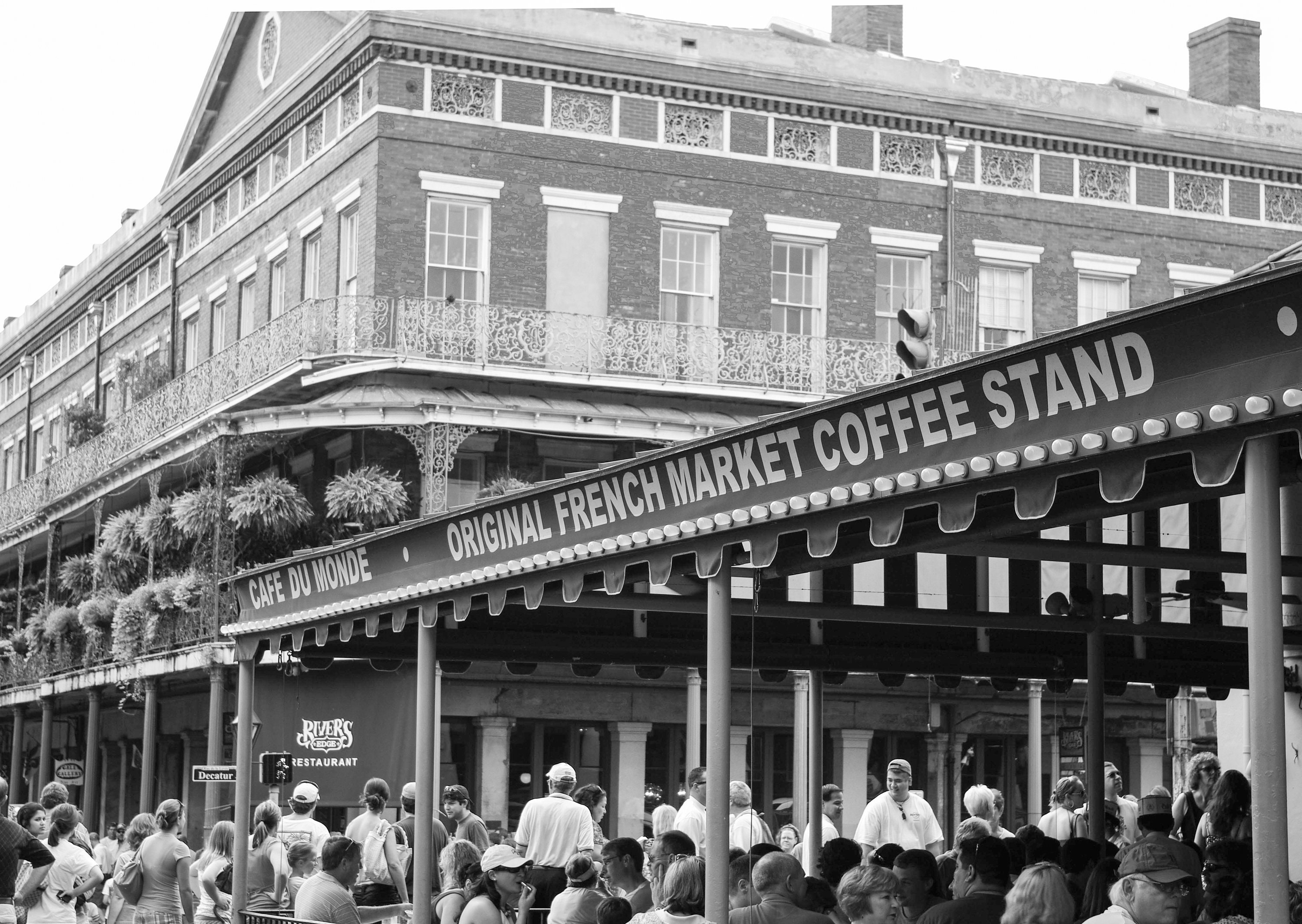 Cafe' Du Monde - Original French Market Coffee Stand in New Orleans ...