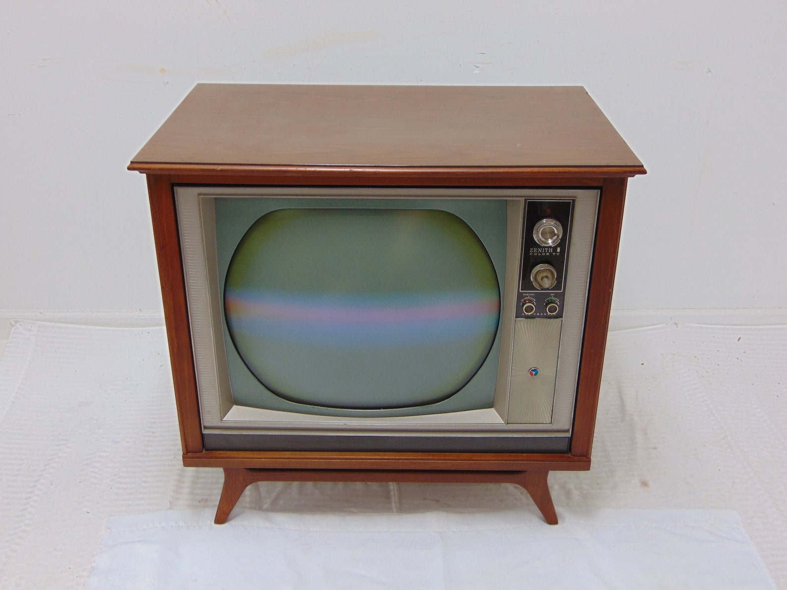 Vintage Mid Century Television TV Powers On - Etsy