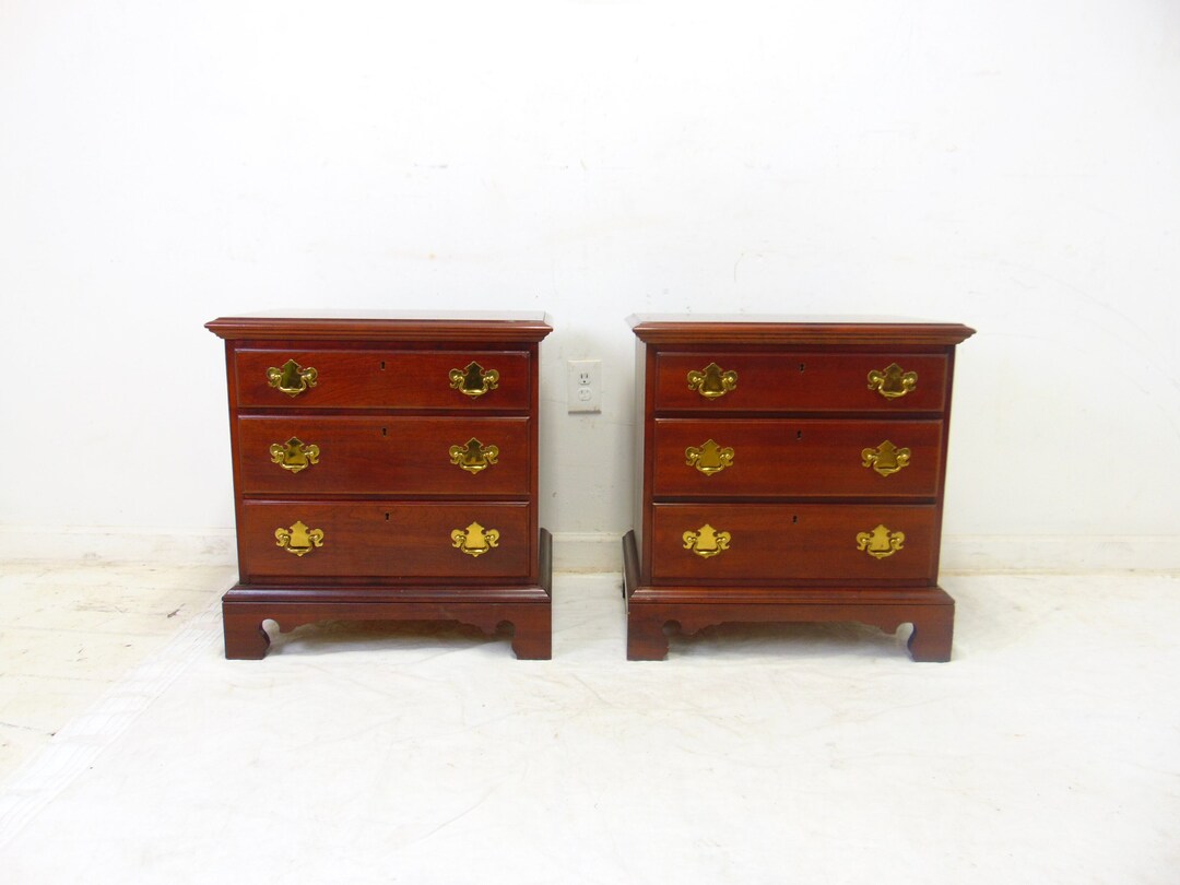 Link-taylor Pair of Classical Mahogany Nightstands - Etsy