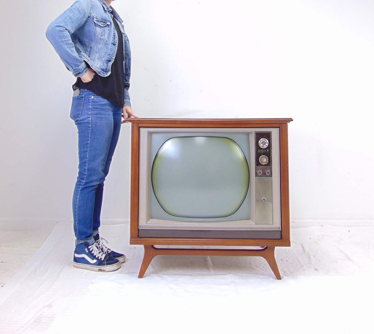 Vintage Mid Century Television TV Powers On - Etsy