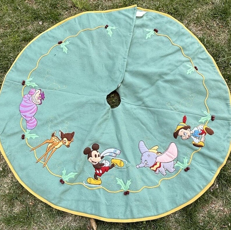 Super Rare! 1990’s Walt DISNEY Store Christmas Tree Skirt MICKEY DUMBO ...