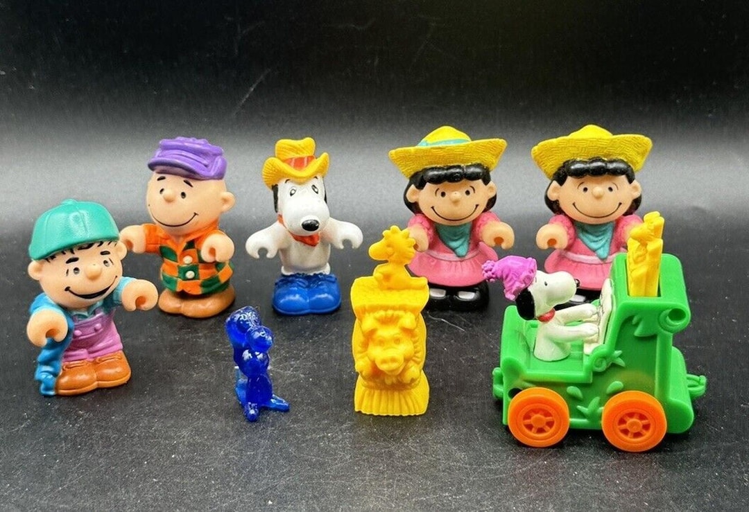 Snoopy Charlie Brown Peanuts Gang Garden Collectibles Mcdonald's & More ...